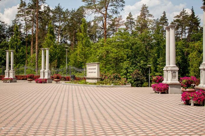 Beautiful city park in Bucha • Secret land